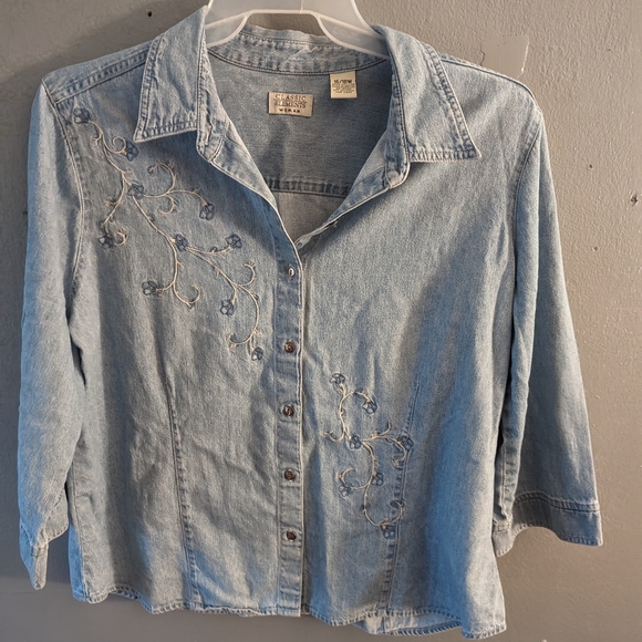 Classic Elements | Tops | Womans Classic Elements Brand Floral ...